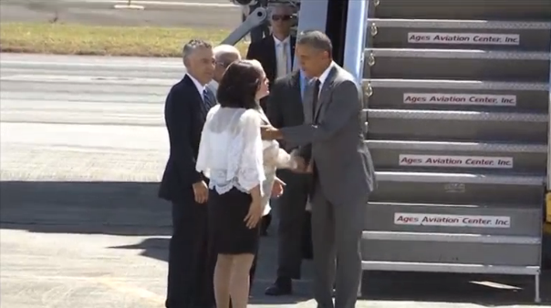U.S. President Barack Obama arrives in Manila for APEC summit