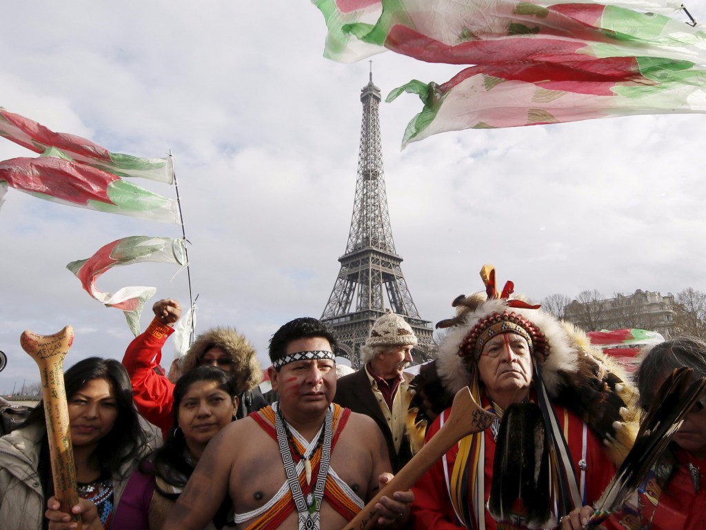 Indigenous peoples paddle on Seine river, urging climate action