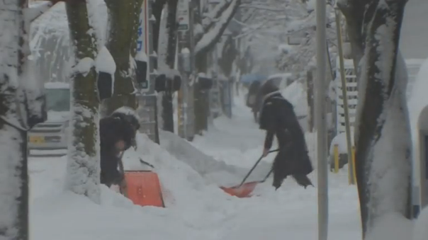 Snowstorm hits Japan