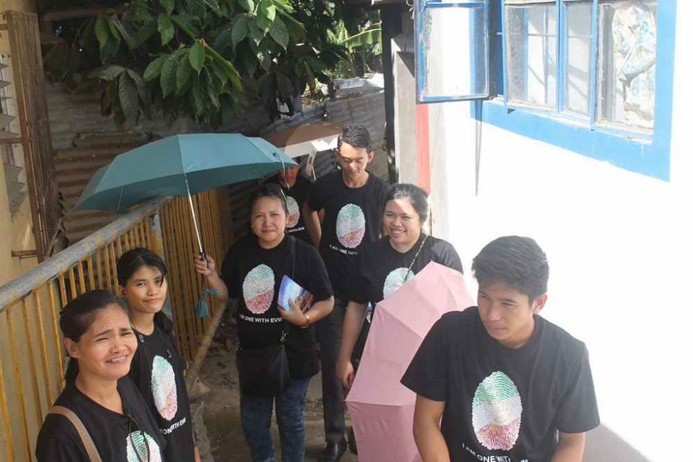 Pamamahagi ng polyeto sa San Jose, Leyte East