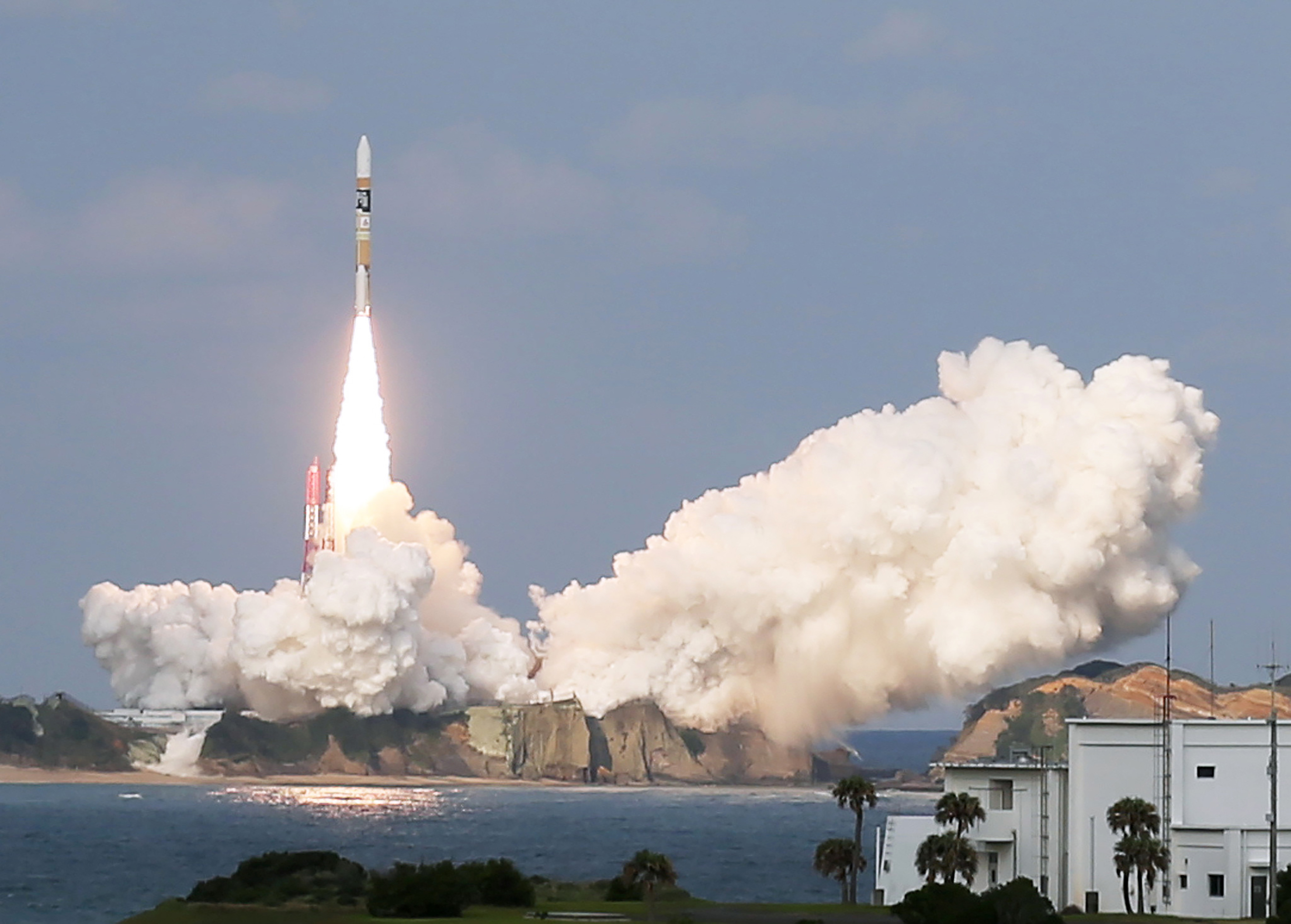 Japan rocket launches satellite into space