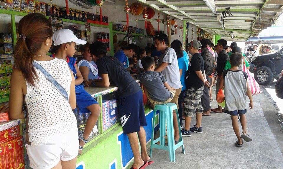 Mga paputok at pailaw sa Bocaue, dinagsa ng mga mamimili