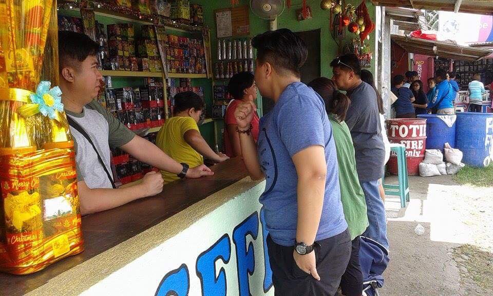 Mga paputok at pailaw sa Bocaue, dinagsa ng mga mamimili