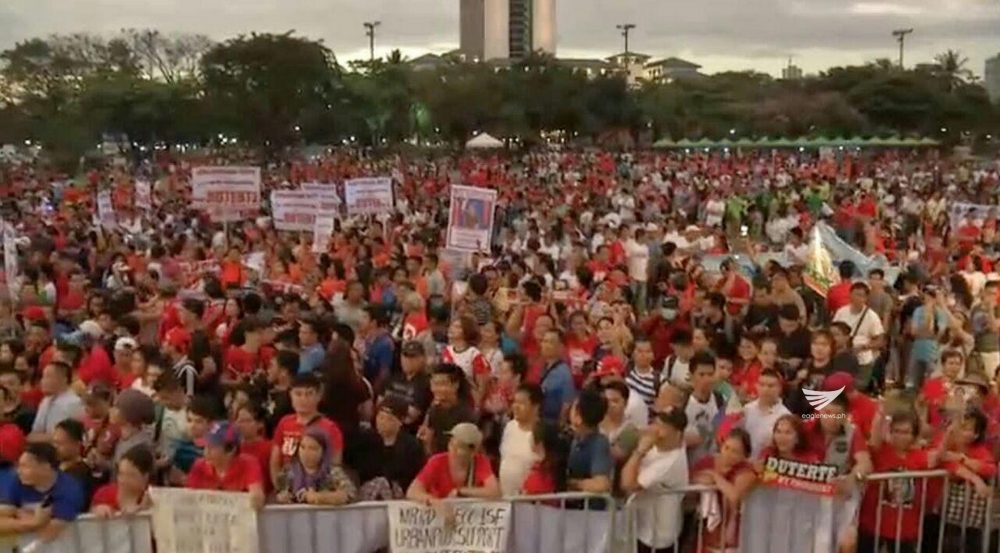 More than 200,000 hold pro-Duterte vigil, as People Power monument ...