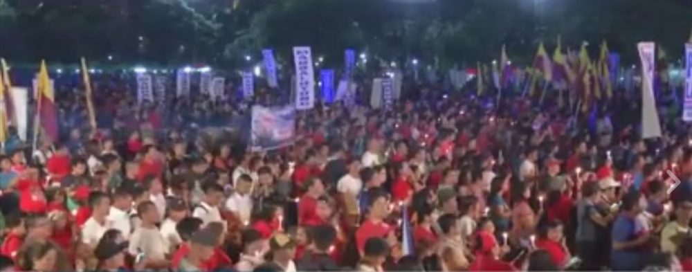 Crowd at pro-Duterte "People's Rally" swell, as EDSA gathering folds up ...