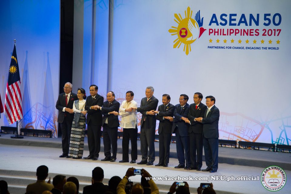 News in photos: ASEAN leaders pose for the traditional family photo ...