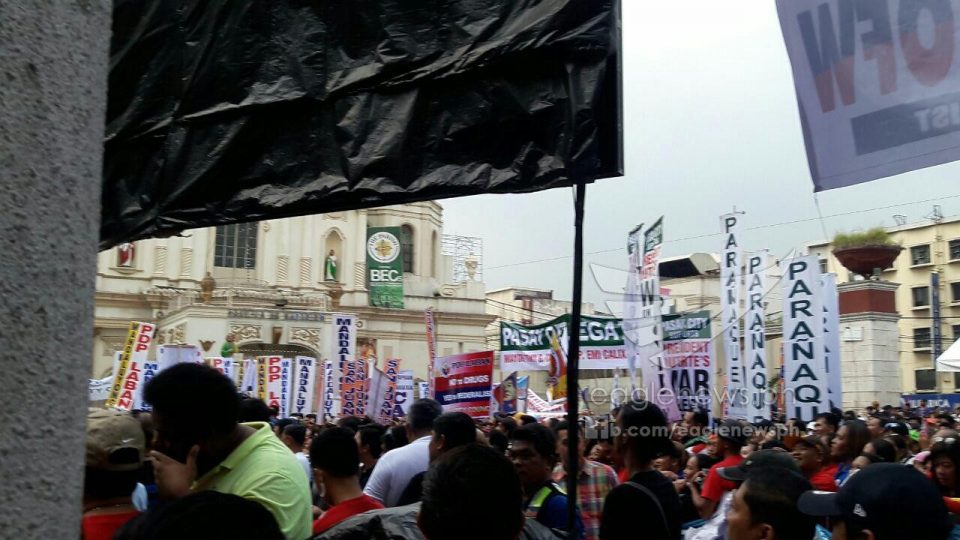 Thousands of pro-Duterte rallyists call on critics to support gov't ...