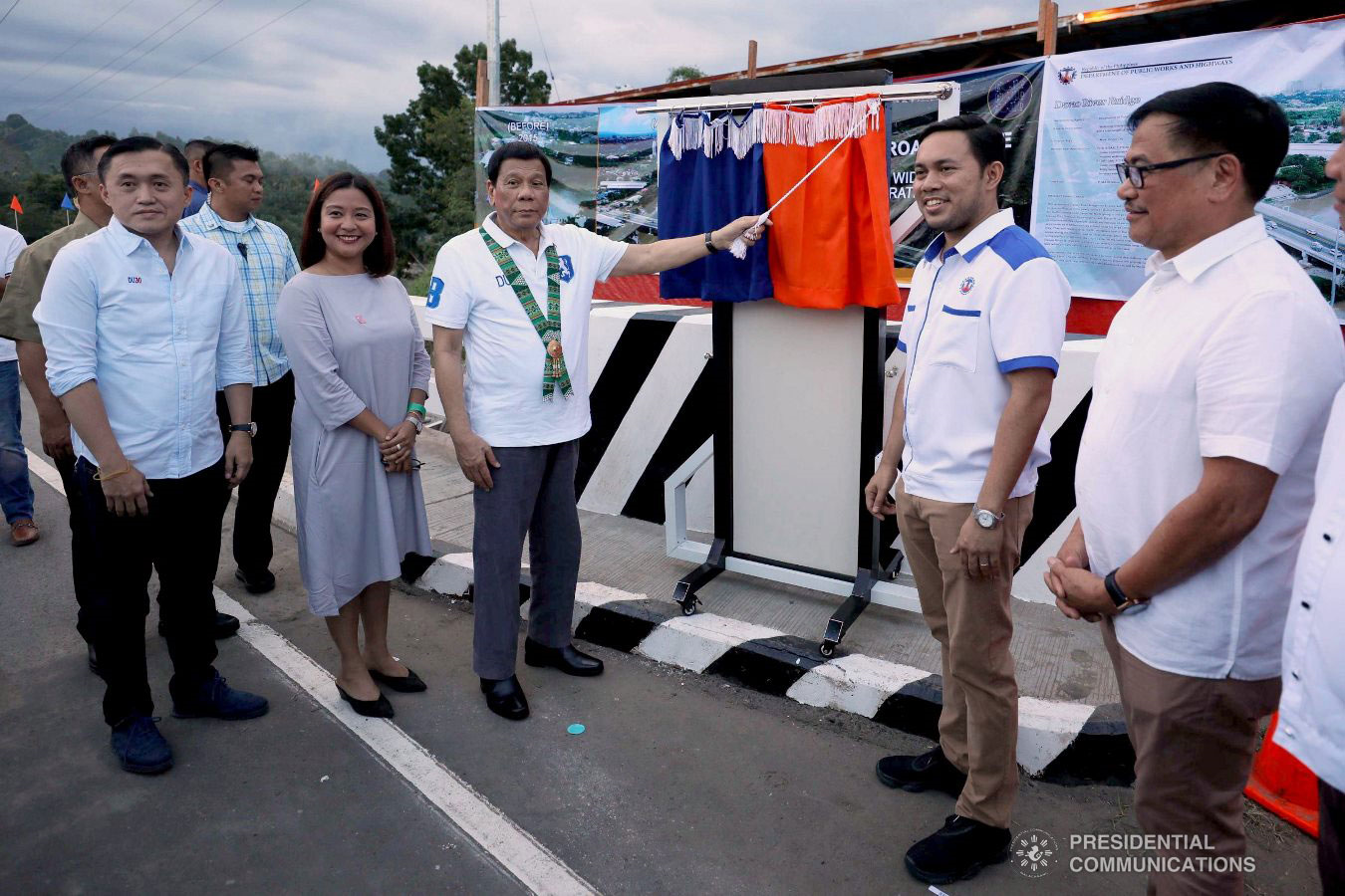 Duterte-unveiling-ceremony-Davao-on-river-bridge - Eagle News