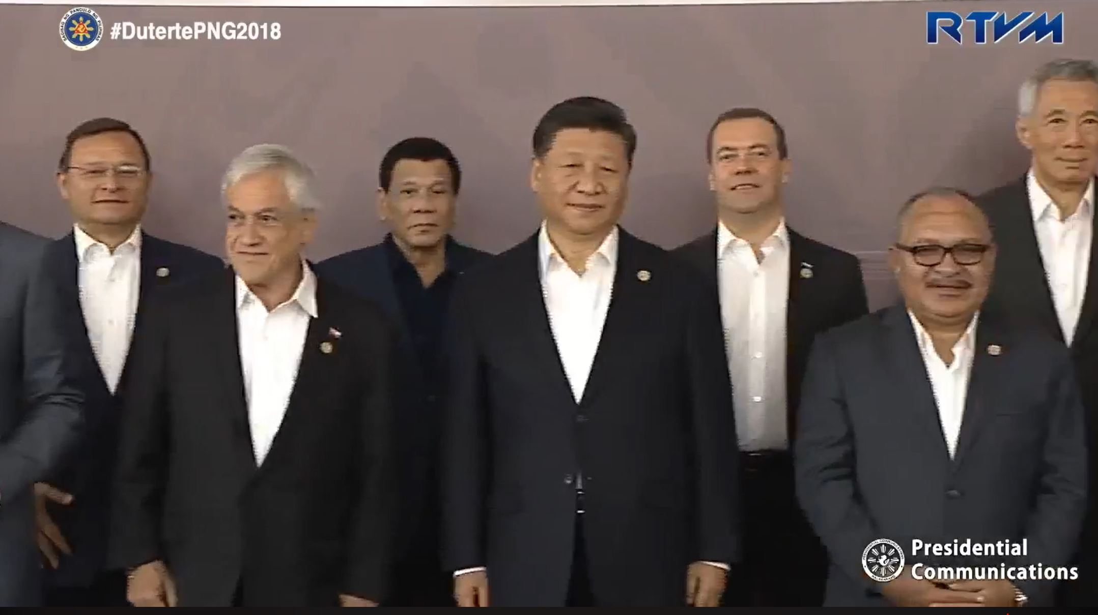 Duterte-in-2nd-family-photo-APEC - Eagle News