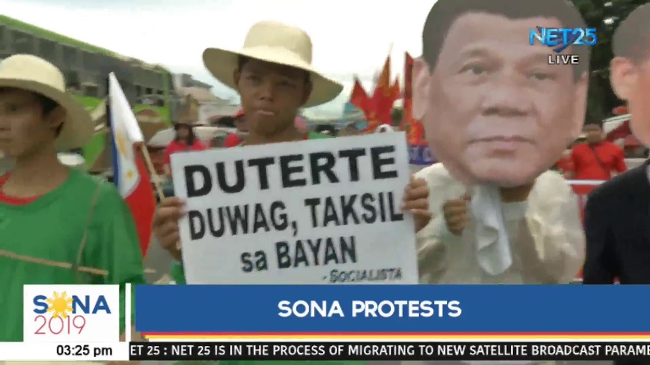 Anti-Duterte protesters burn Duterte effigy in rally denouncing PHL ...