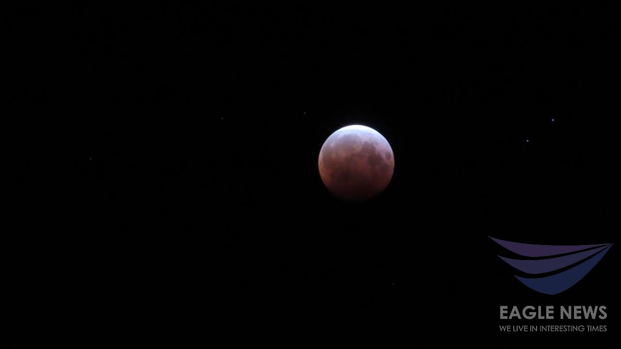 In photos: The rare "Super Blood Moon" as seen in Hawaii