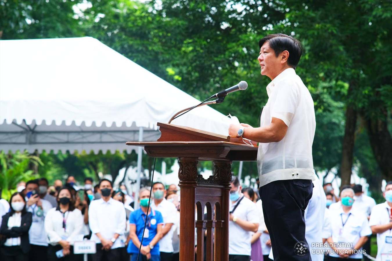 PBBM attends first flag ceremony at Palace; tells Malacanang workers ...