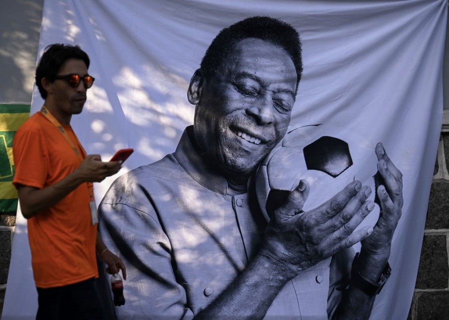 Brazil pays final respects to football giant Pele