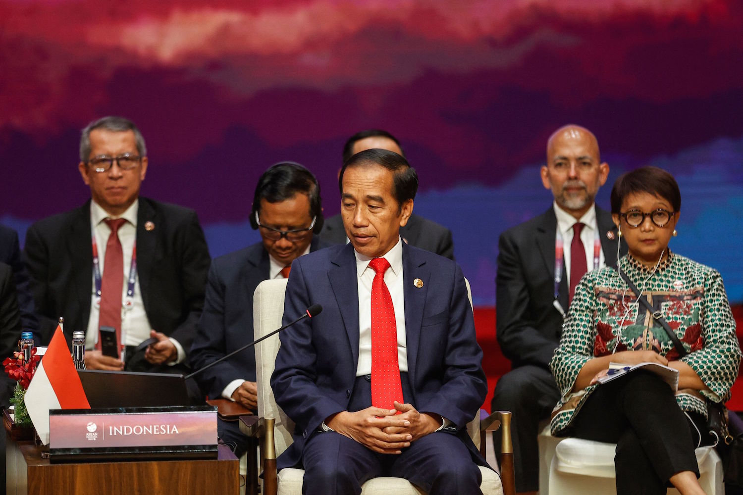 ASEAN leaders urge Myanmar junta to stop attacks on civilians