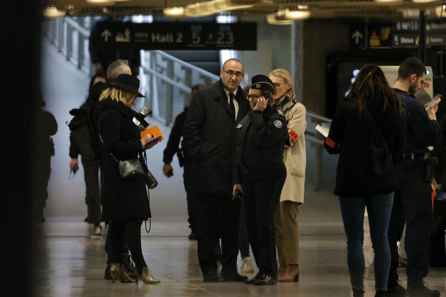 Knife attacker wounds three at major Paris train station