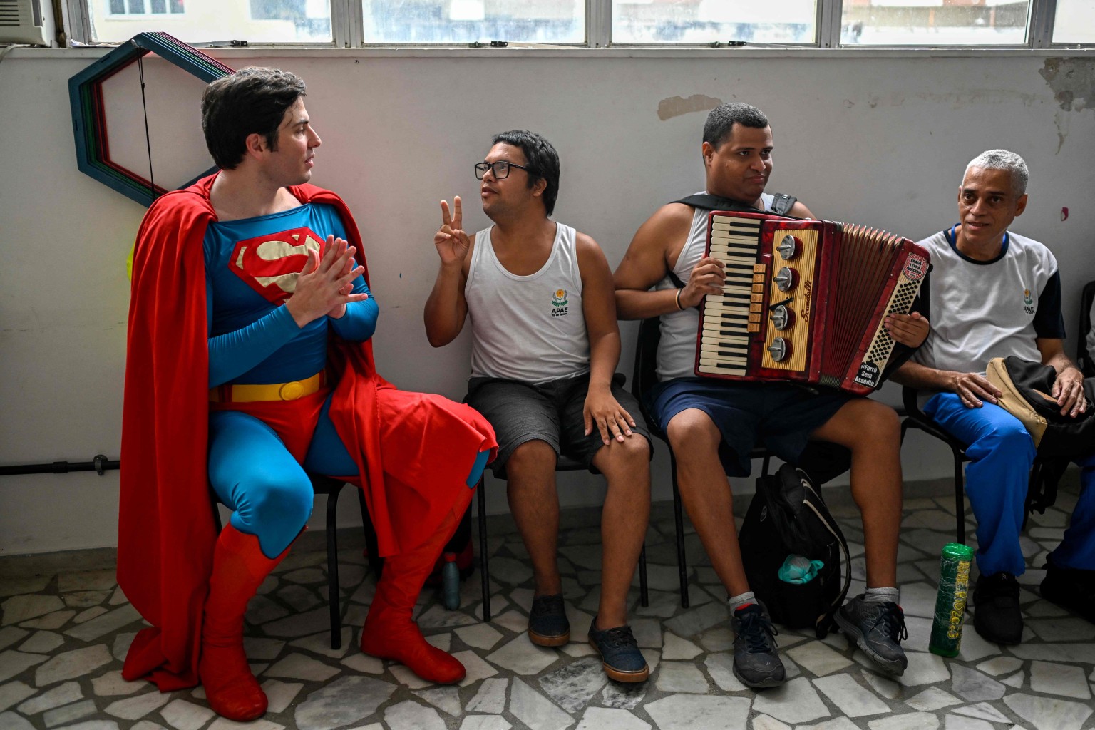 Clark Kent lookalike turns accidental superhero in Brazil
