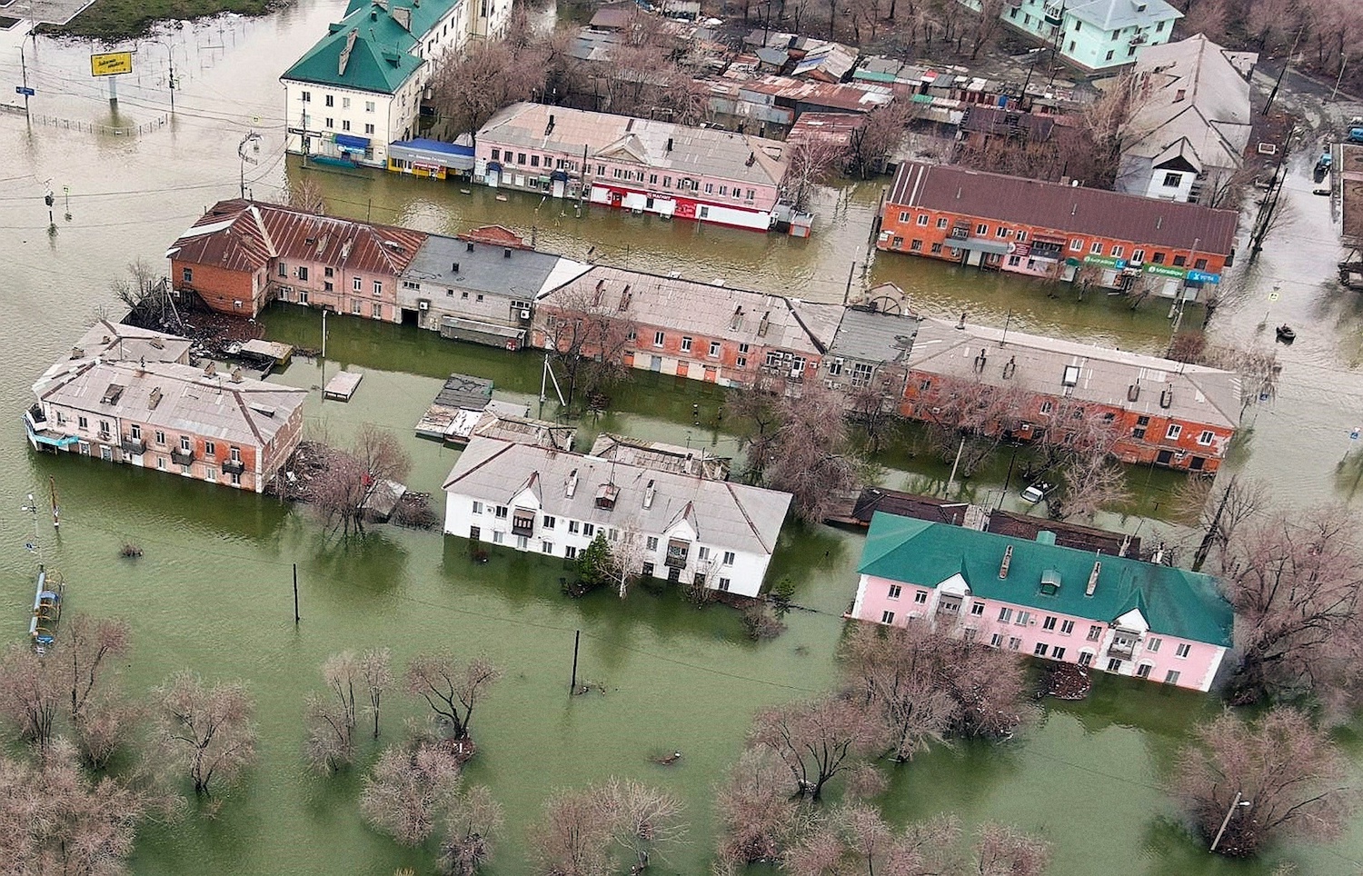 Kazakhstan and Russia battle huge floods
