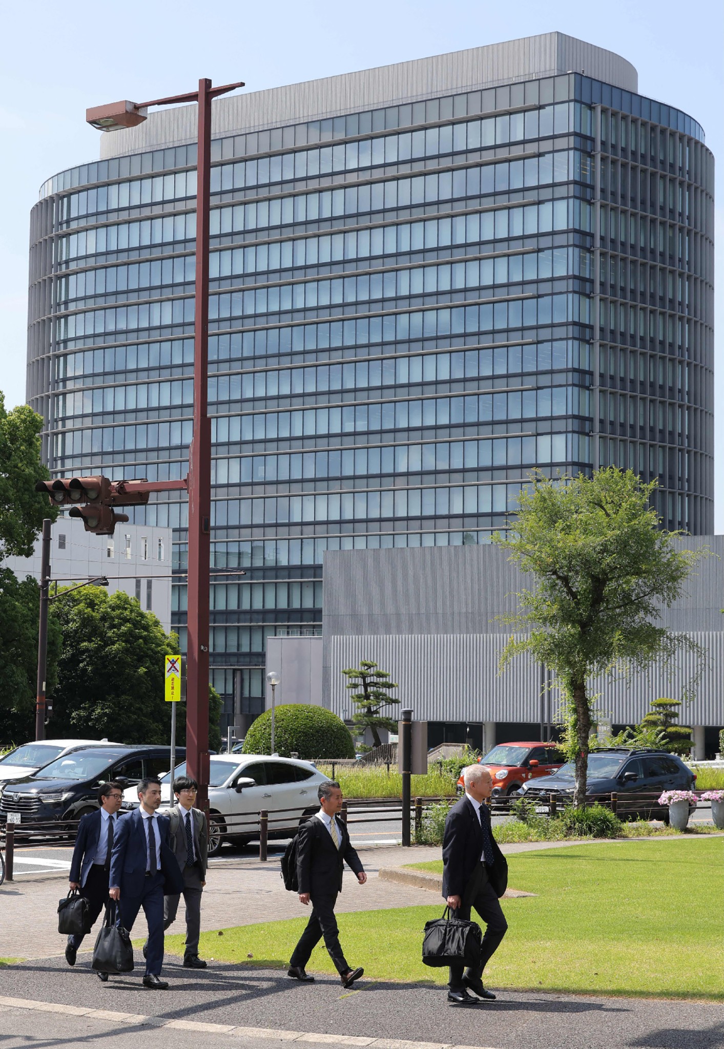 Japan transport officials visit Toyota HQ over testing scandal